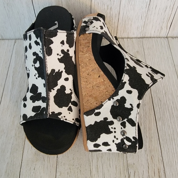 Gypsy Jazz | Shoes | 4 Off Salegypsy Jazz Very G Besito Black White Cow ...
